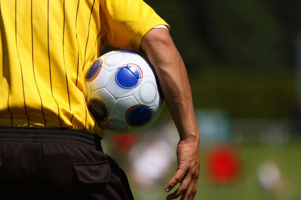Systèmes audio et vidéo pour l'arbitrage du football | VOGO